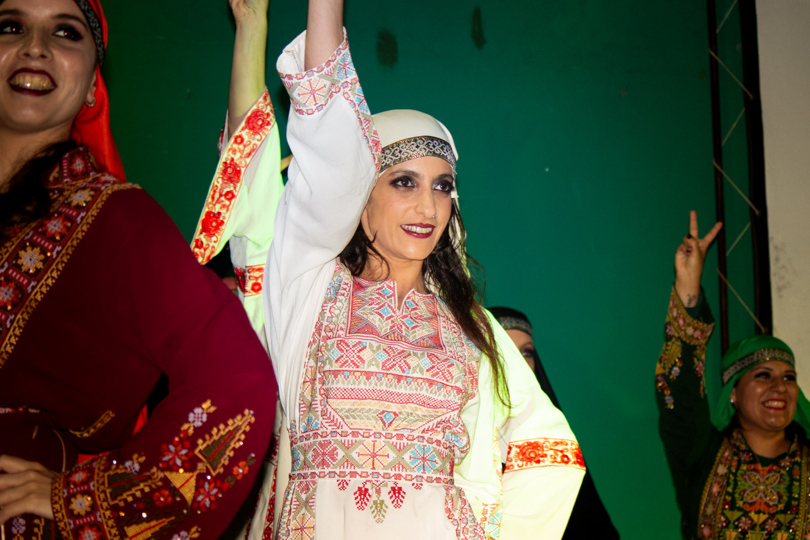 Piensa en los otros - Club de la Cultura Arabe