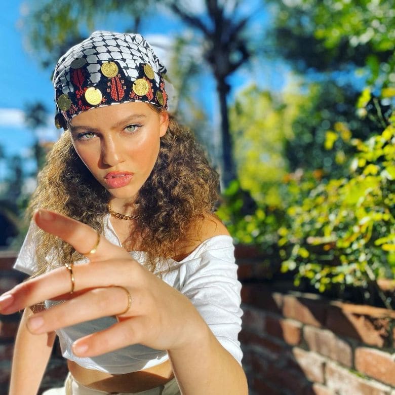 La historia detrás de la kufiya palestina: más que un simple pañuelo